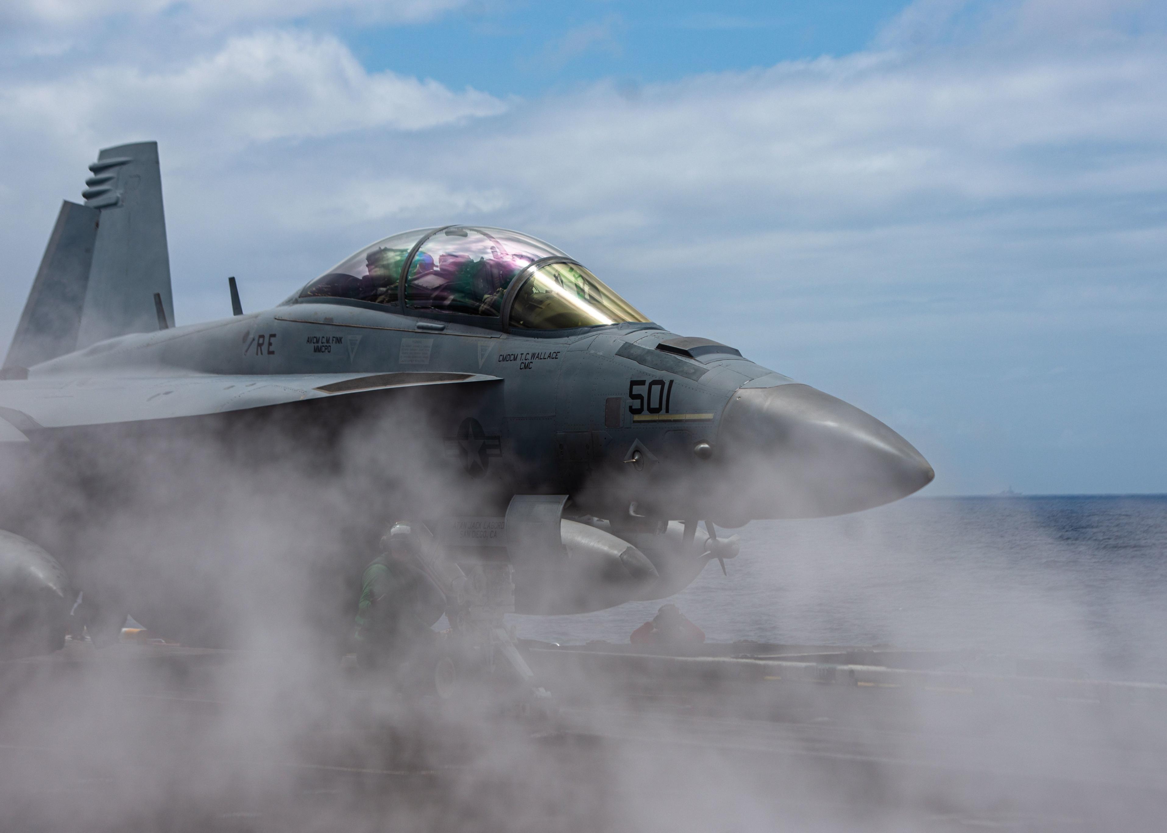 The U.S. aircraft carrier is approaching China, Russia has both ribs ...