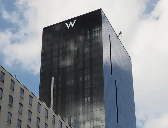 A "giant black" building has been discovered in Osaka, Japan!From Tadao ...