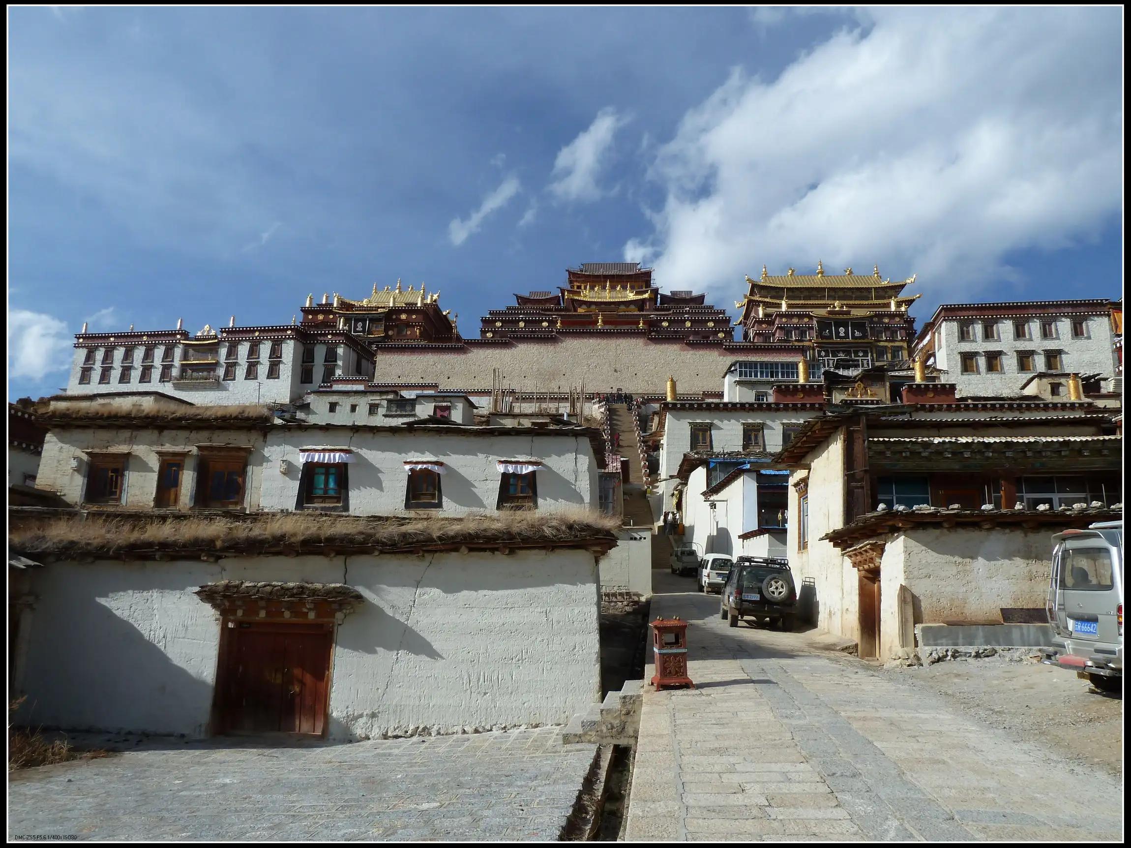 Sacred Shangri-La No. 2 - Visit Songzanlin Monastery - iNEWS