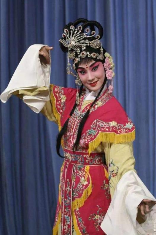 Du Xudong, who has both virtue and art, fell to the altar at the age of ...