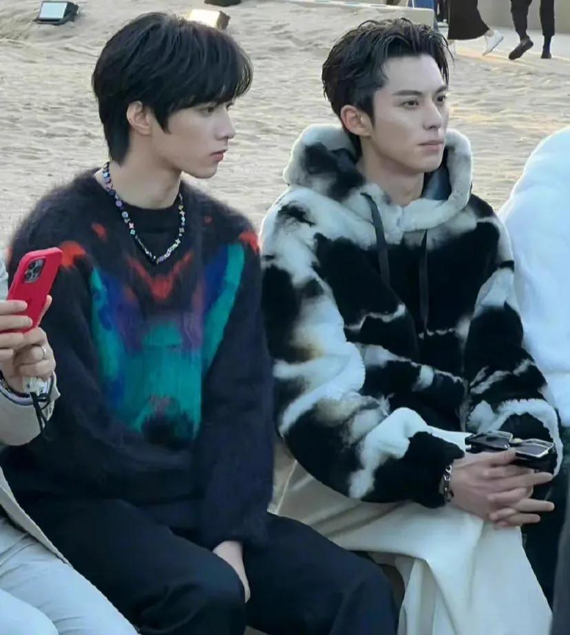 Wang Junkai is 2 years younger than Wang Yibo and looks 10 years younger. On the mystery of long ...