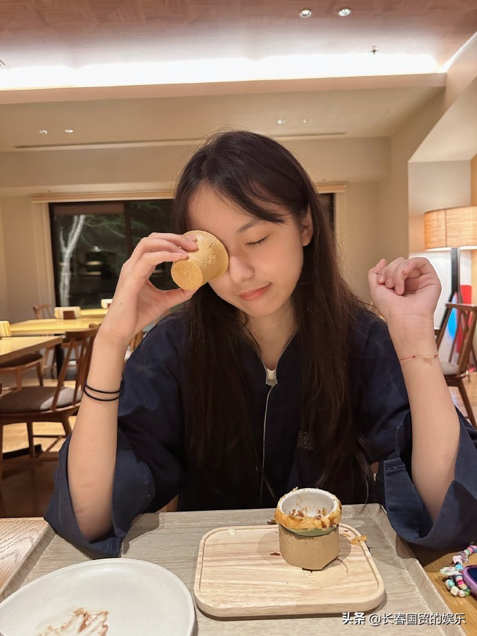 Recent photos of "Little Miyue" were exposed. She was once known as the ...