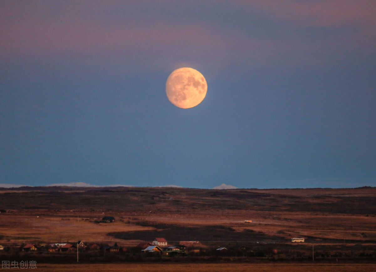 Some very gentle sentences about the moon - iNEWS