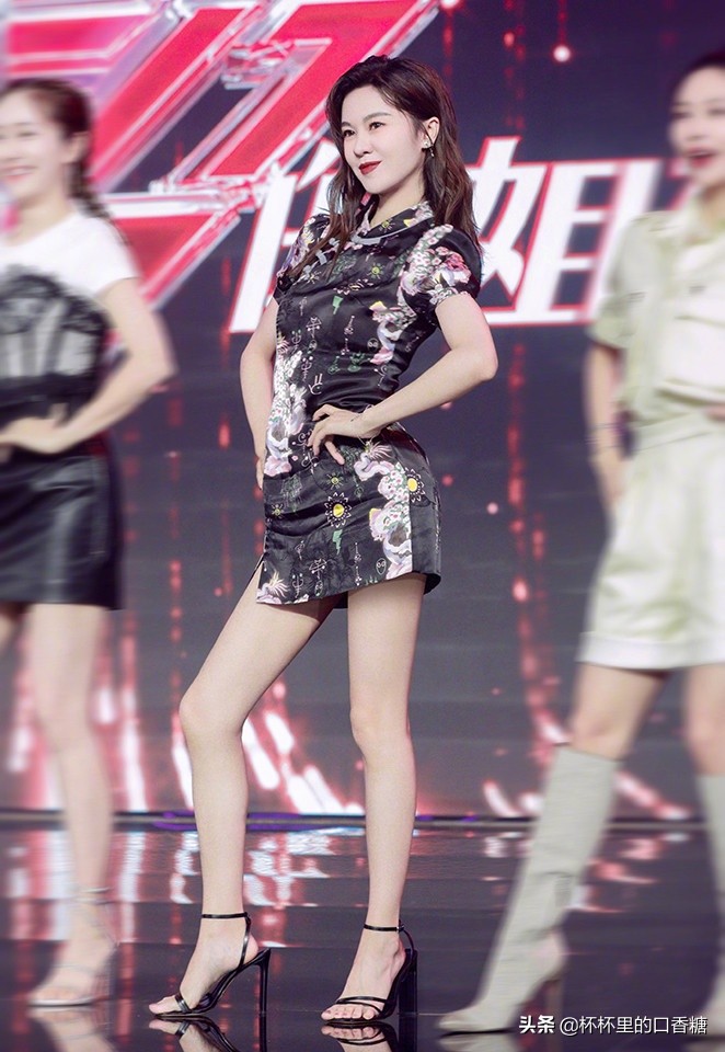 The most envy of the goddess of beautiful legs!Yang Mi is actually ...