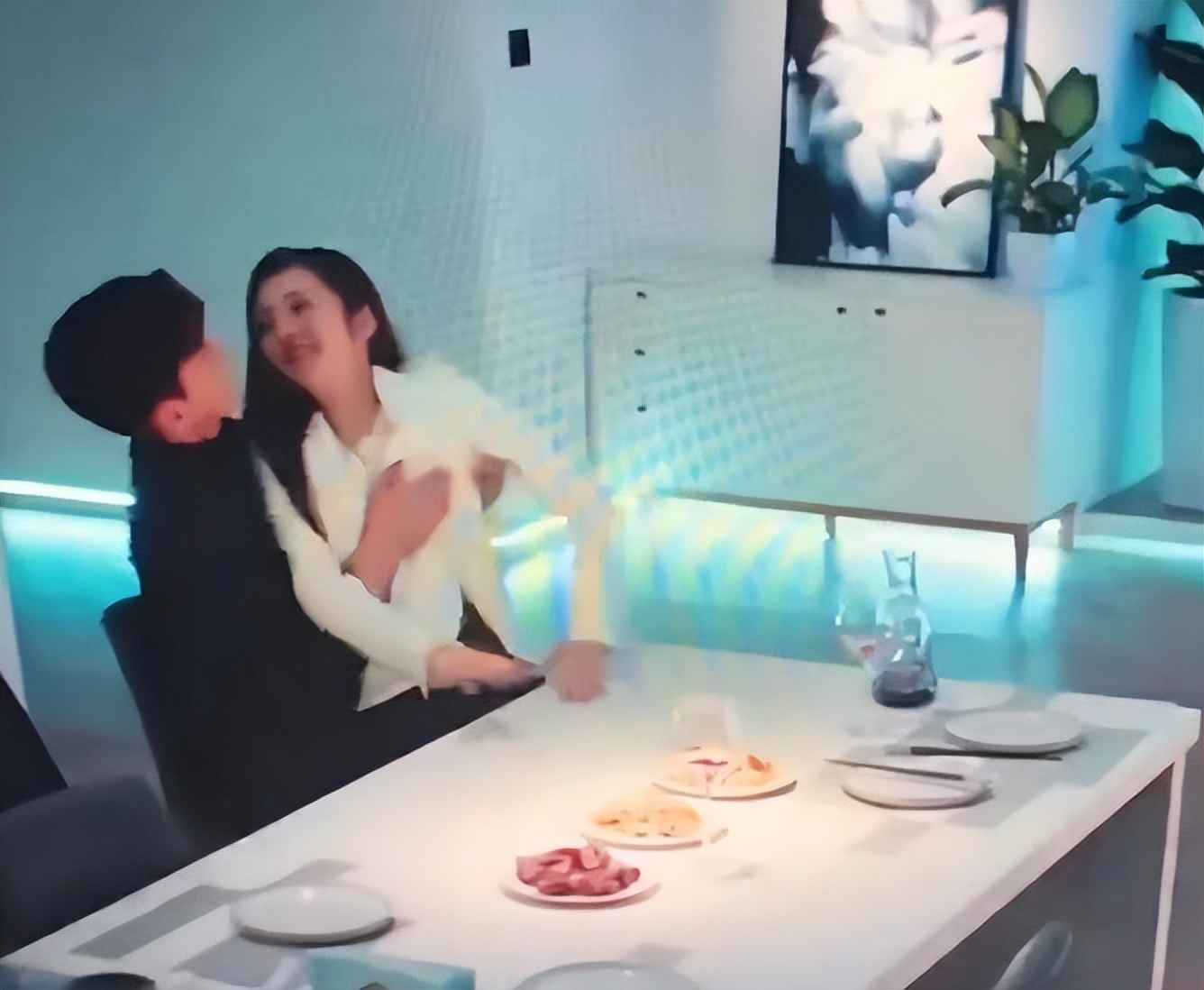 After pulling the underwear belt, Zhang Han's new drama attacked the chest and Wang Xiaochen ...