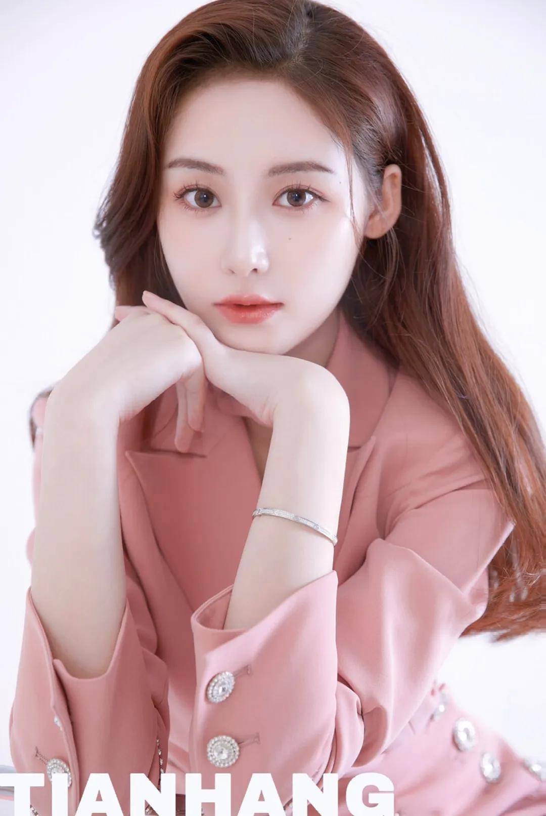 Portrait Photography: Pink and White Portraits - iNEWS