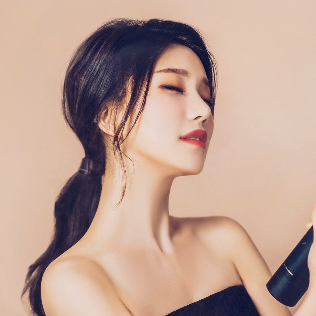 The first issue of the most beautiful Korean female artist Li Shiya - iNEWS