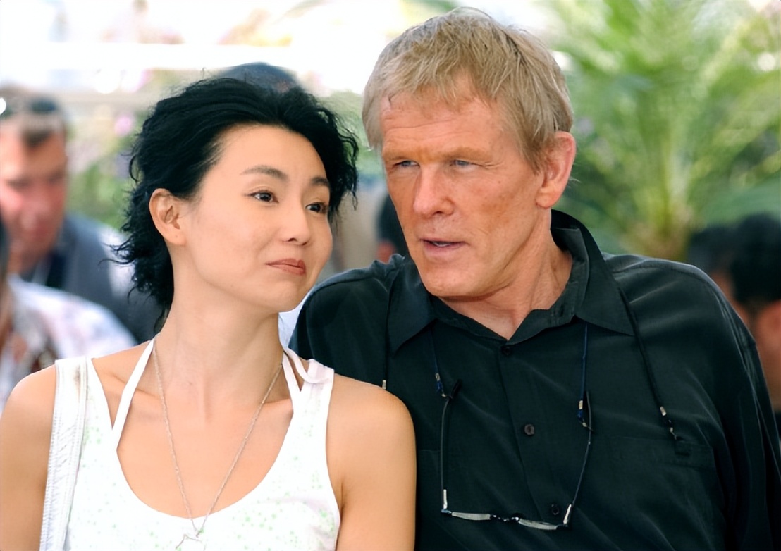 Maggie Cheung bravely breaks through! Cannes red carpet directly wears ...