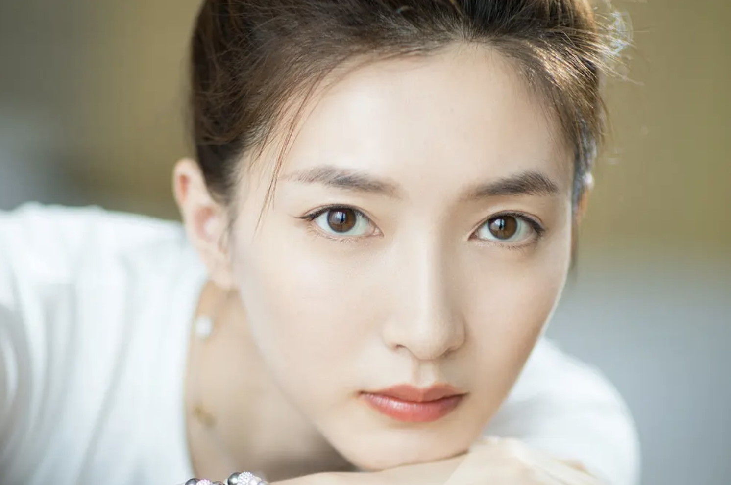 Jiang Shuying: She once had social phobia and broke up with Hu Ge for 7 years. She lives more ...