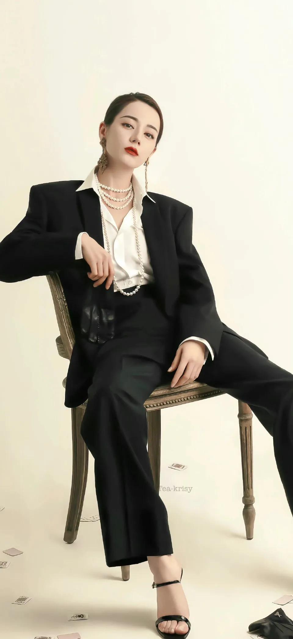 Reba wallpaper sharing: white skin, beautiful long legs, elegant ...