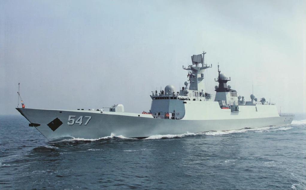 Bigger than imagined, the 054B has a full row of more than 6,000 tons and is stable, but it ...