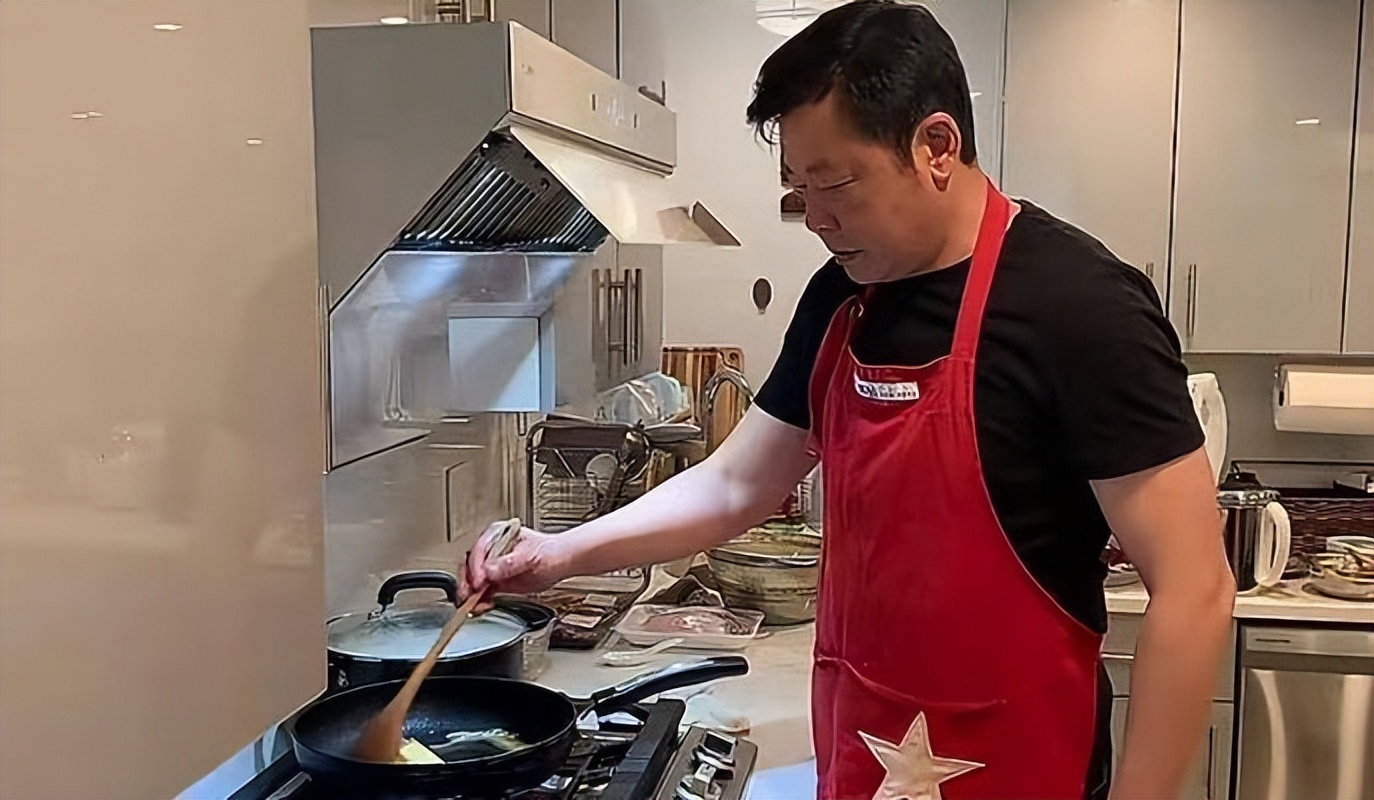 Keep working hard to pursue happiness? The 58-year-old Chinese actor's ...