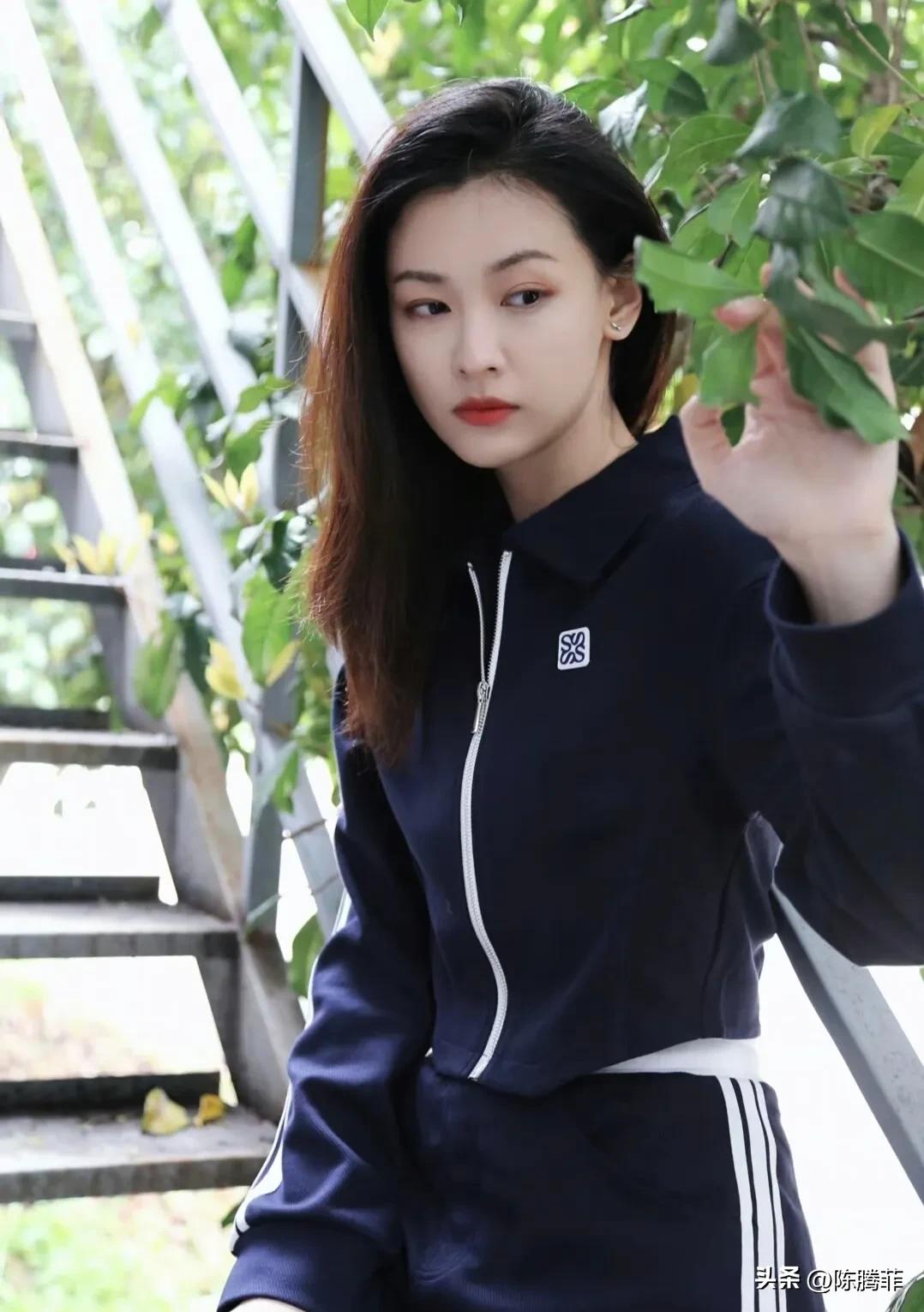 Ding Xiaoying is young and beautiful, beautiful and generous - iMedia