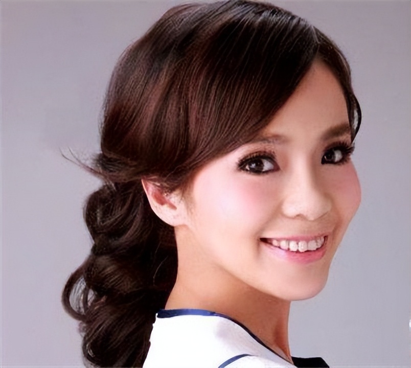 CCTV's top ten most beautiful anchors, Ma Fanshu is a rookie Huadan ...