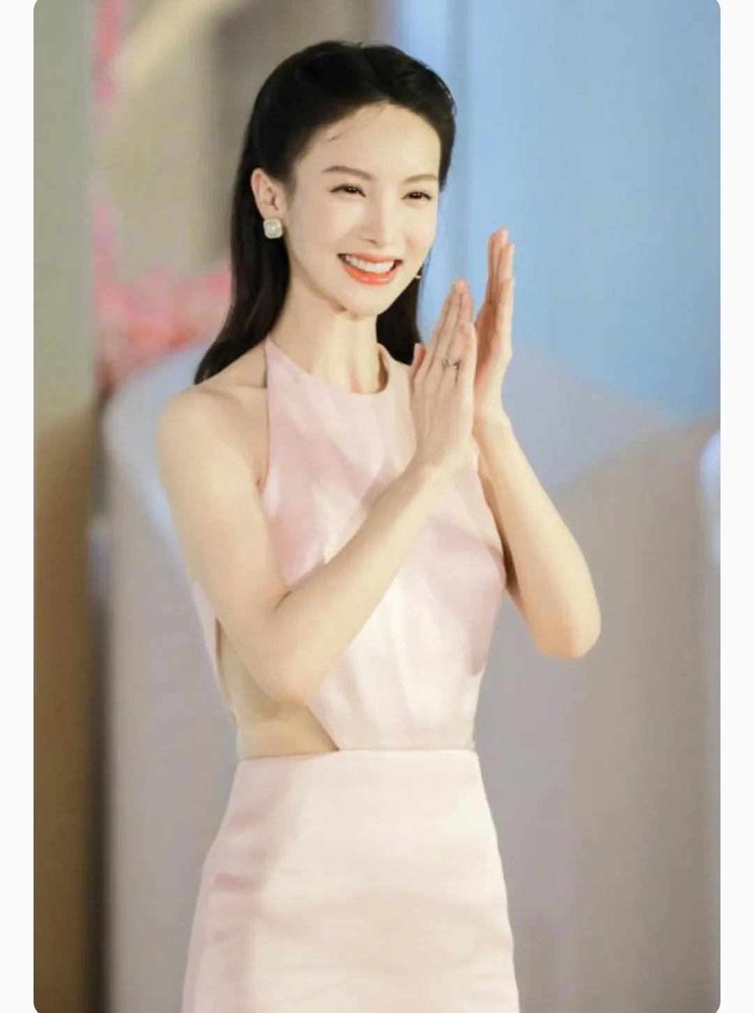Film and television beauty "Jin Chen" pink dress shows elegance - iNEWS