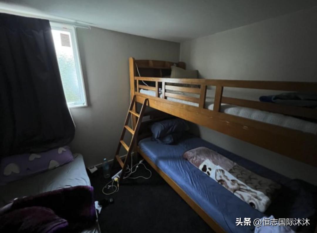 Mixed living, bunk beds, rent $30,000/month! Homes of migrant workers ...