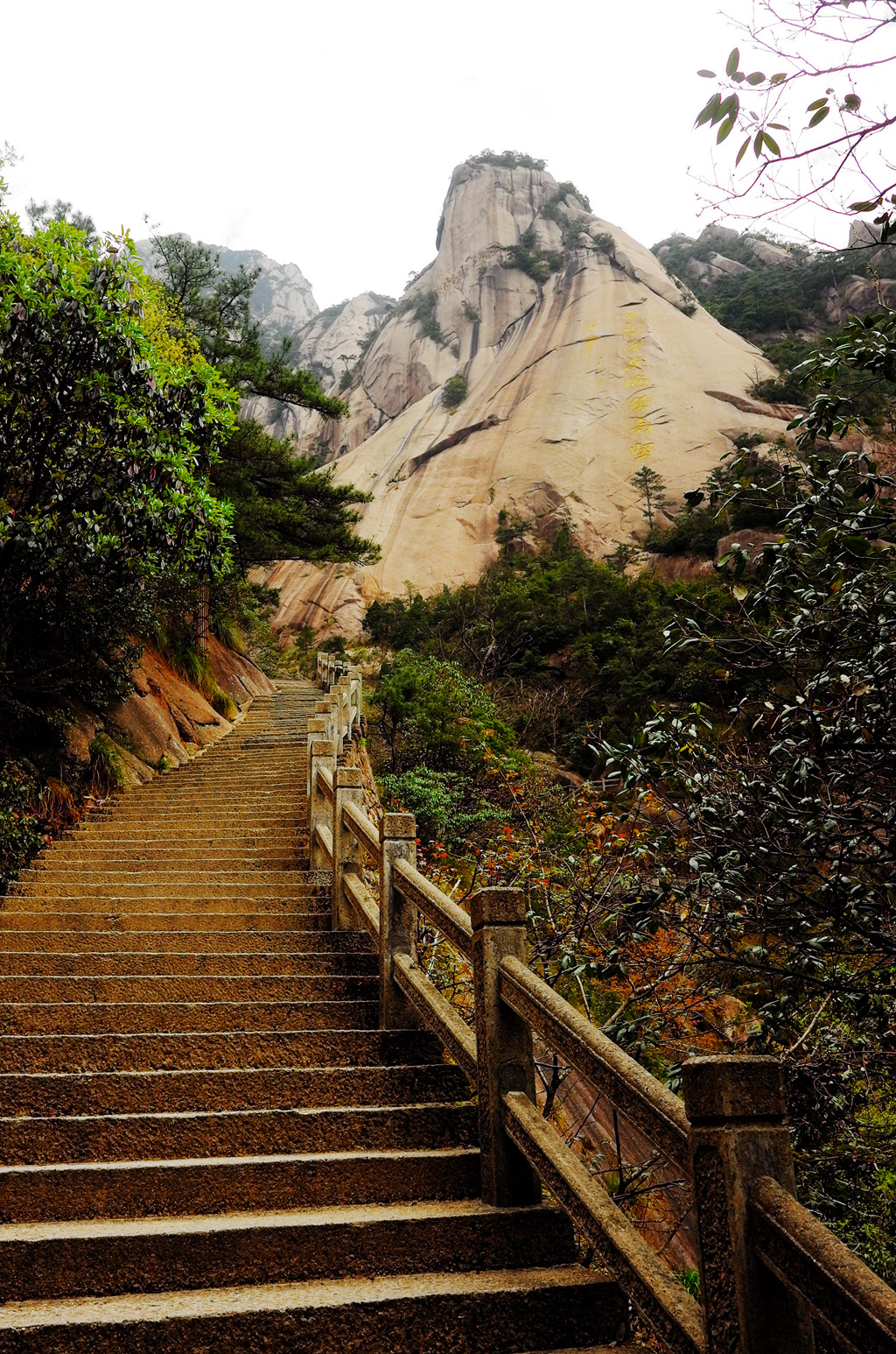 Climb Mount Huangshan on foot, Ciguang Pavilion - Banshan Temple ...
