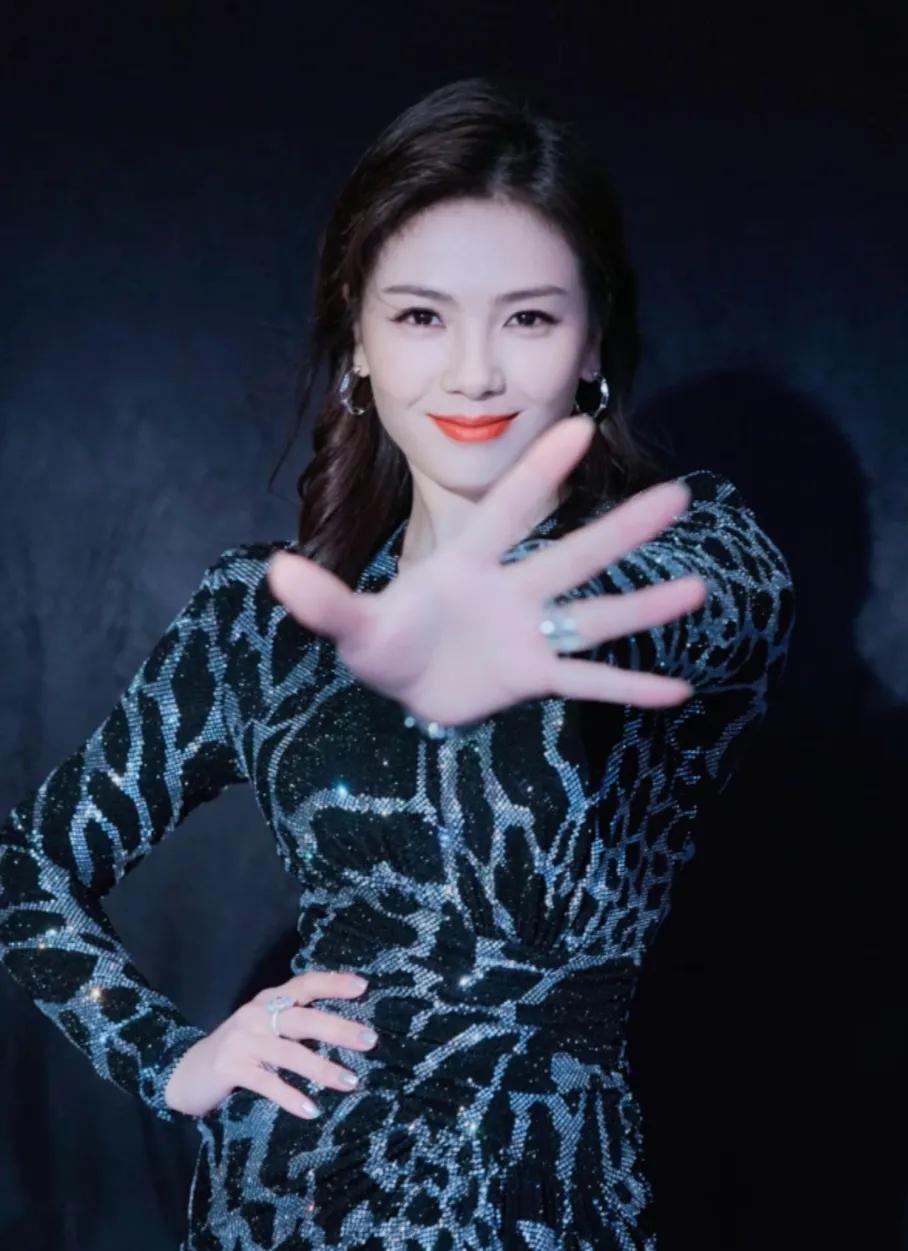 Beautiful lady, Liu Tao - iNEWS