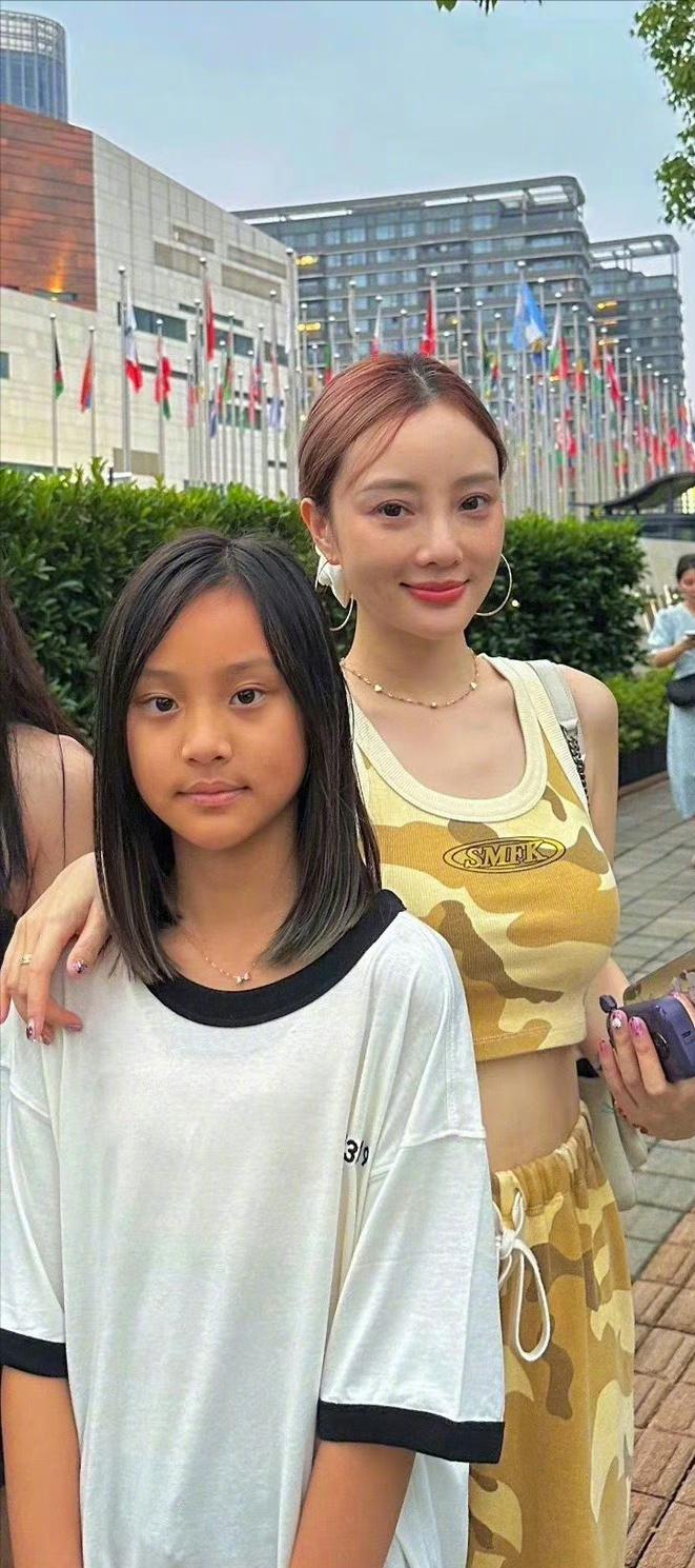 42-year-old Li Xiaolu took 11-year-old Tianxin to the museum, only half ...