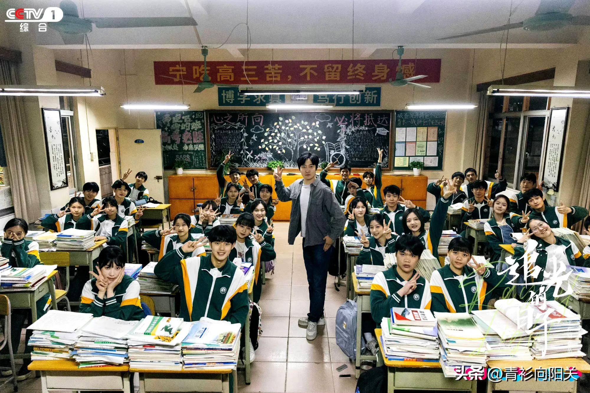 The same actor played Ren Zhen in "The Day of Chasing Light" and played ...