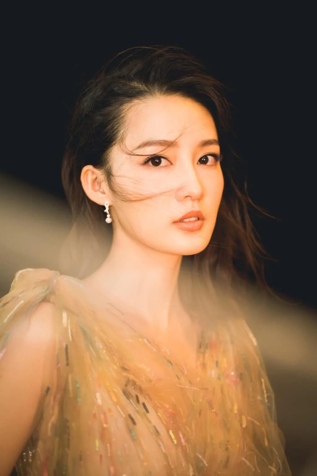 Beautiful Qin Qinzi Li Qin: underwear endorsement pictures, beautiful ...