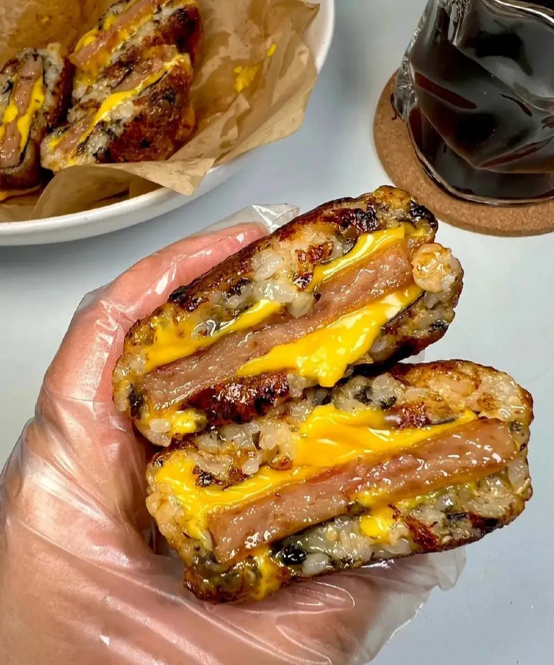 The latest practice of teriyaki cheese luncheon meat rice balls - iNEWS