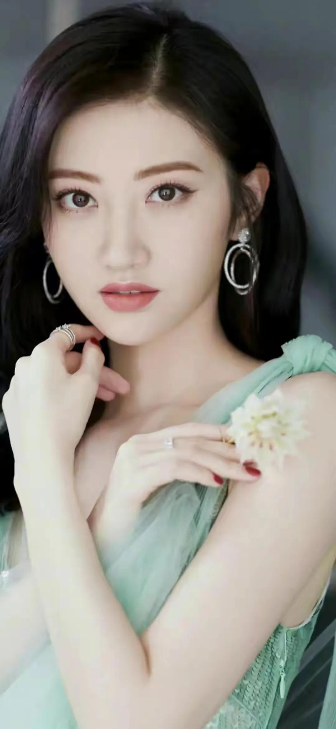 Jing Tian is beautiful/Wallpaper - iNEWS