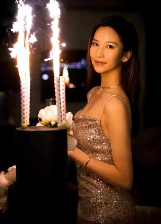 Chinese female anchor Jin Shidi - iNEWS