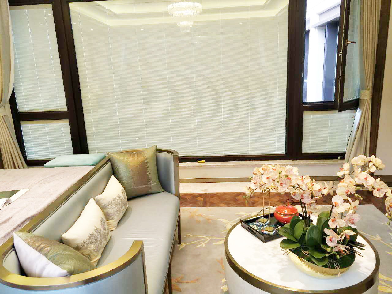 Lazy mode - electric hollow shutters - iNEWS