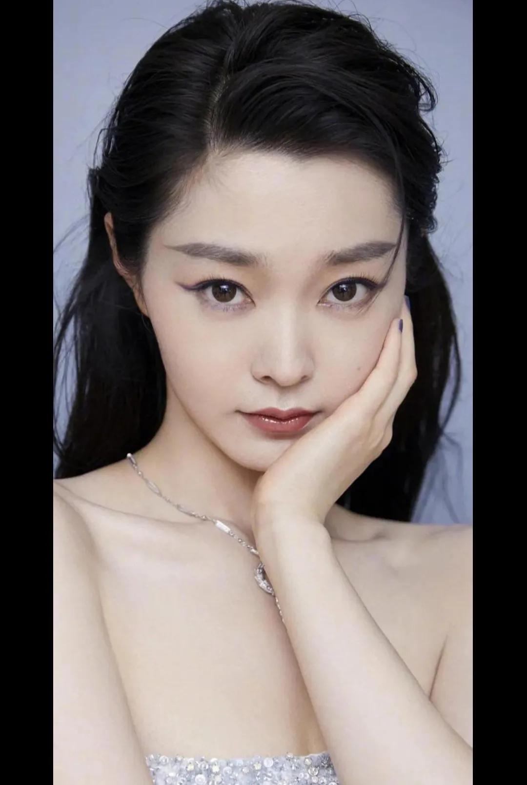 Sexy, charming and compelling Song Yi photo - iMedia