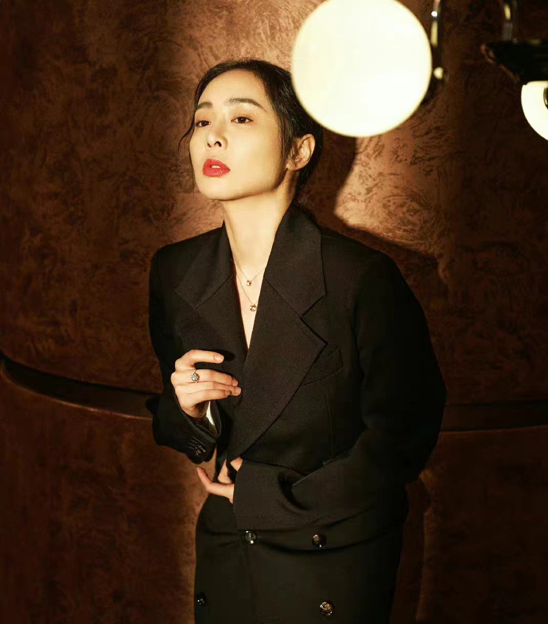 Gao Ye's vacuum suit steals the spotlight, Gillian finally wears it ...