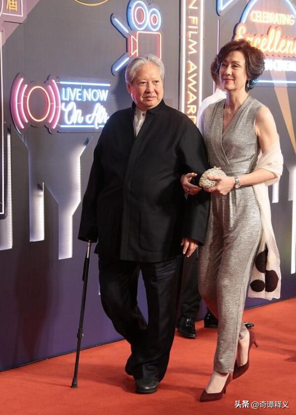 71-year-old Sammo Hung leans on crutches and walks the red carpet, 58 ...