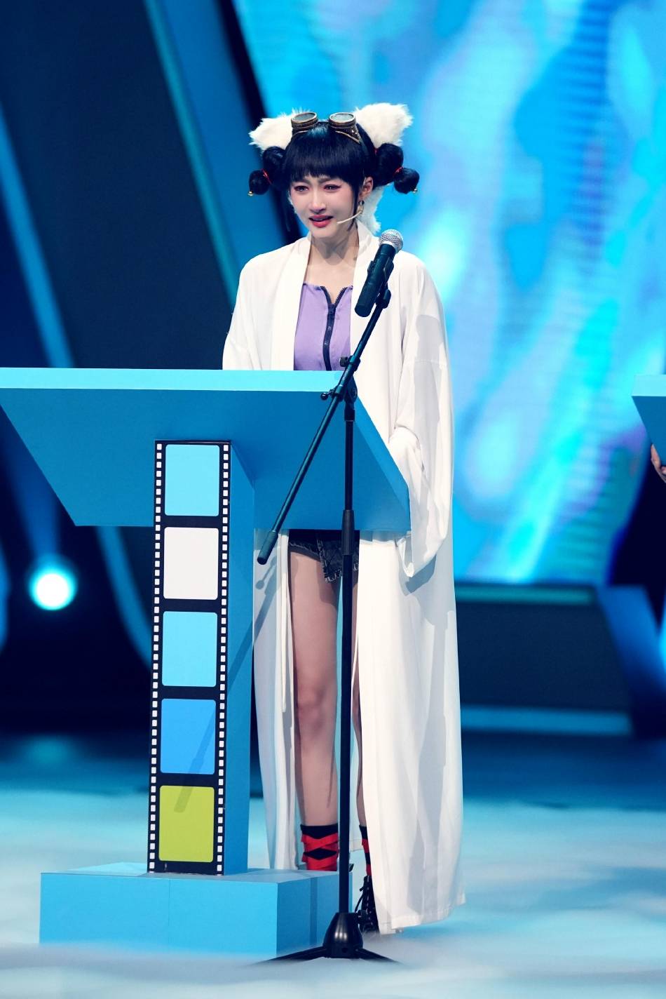 Guan Xiaotong's little fox shape restores the "White Snake 2 ...