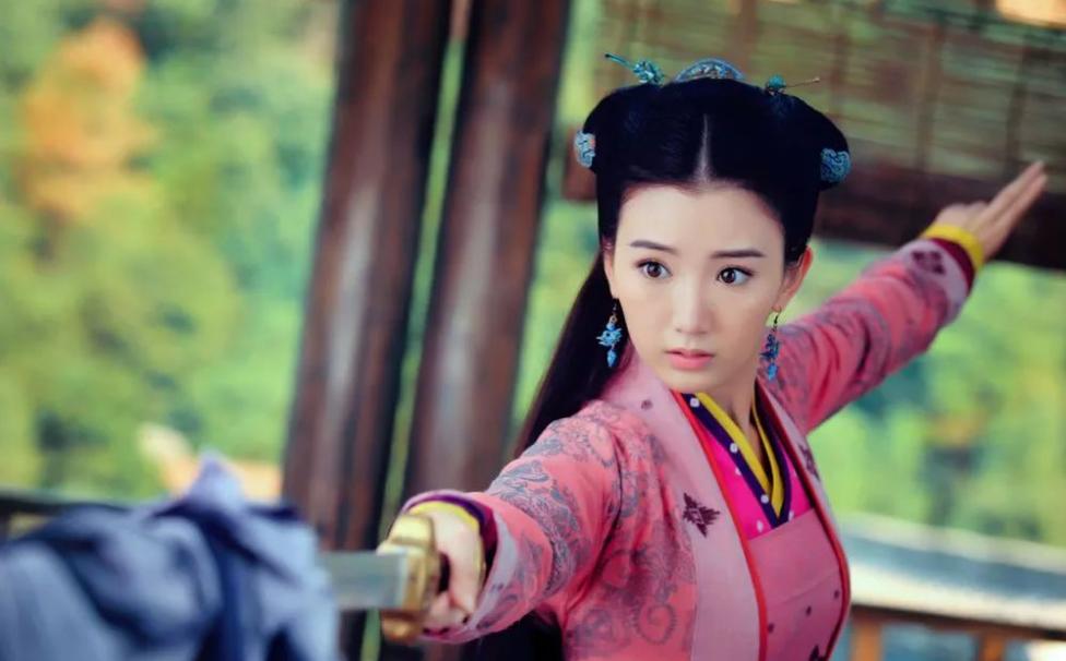 Guo Fu married Yang Guo and gave birth to eight sons. Yang Guo created his own swordsmanship ...