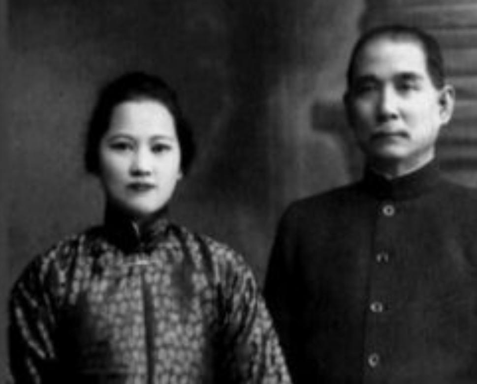 At Premier Zhou's memorial service, Soong Ching Ling left angrily and ...