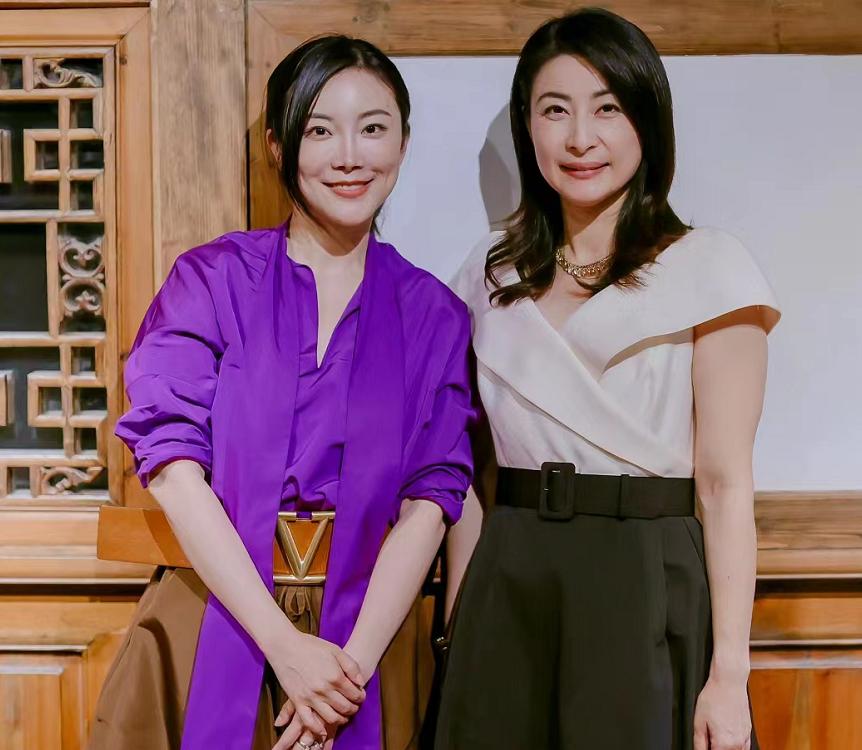 Guo Jingjing's recent photo looks rejuvenated! Taking photos with top ...