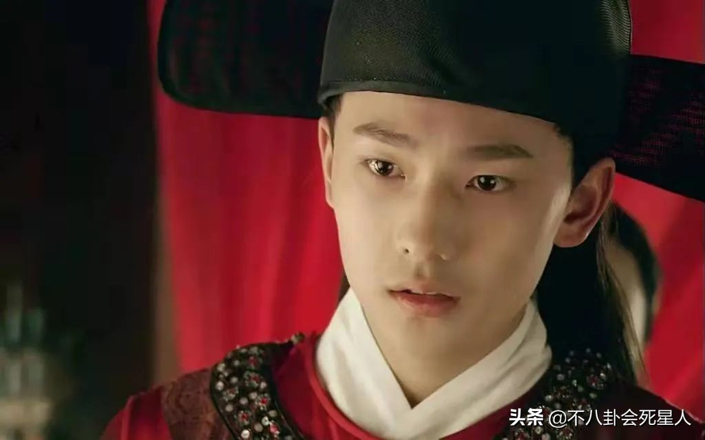 Sword eyebrows and star eyes, faces like crown jade, the looks of these ...