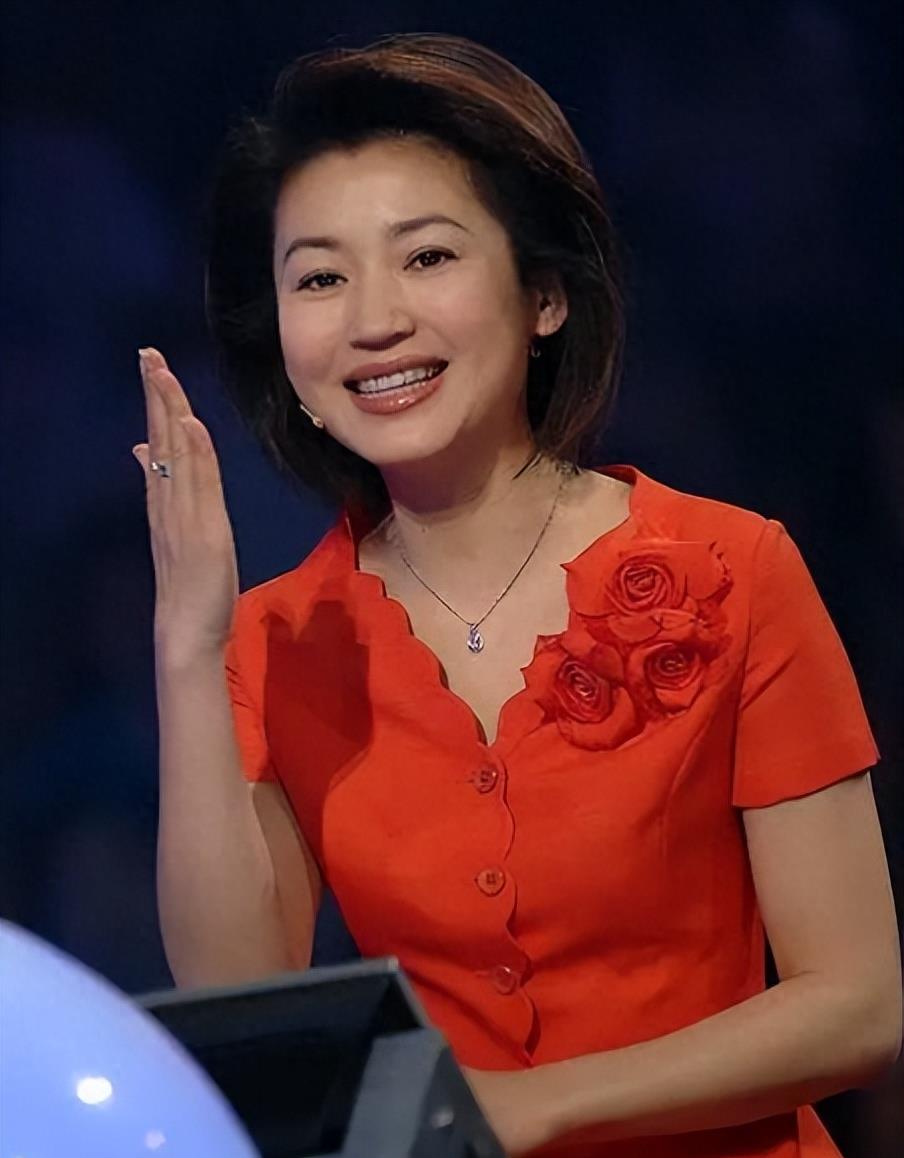 "CCTV famous speaker" Wang Xiaoya: After hosting Happy Dictionary for ...