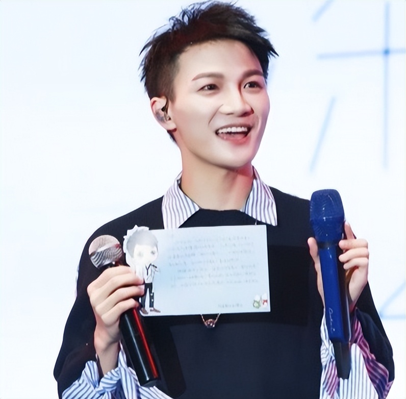 Na Ying: I'm sorry Zhou Shen, I like Li Wei. Zhou Shen: Na Ying is ...