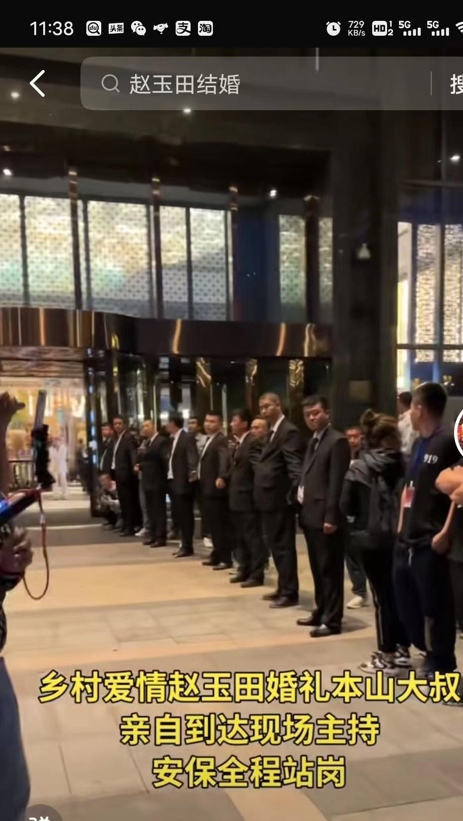 Luxurious wedding scene: hundreds of Rolls-Royces leading the way ...