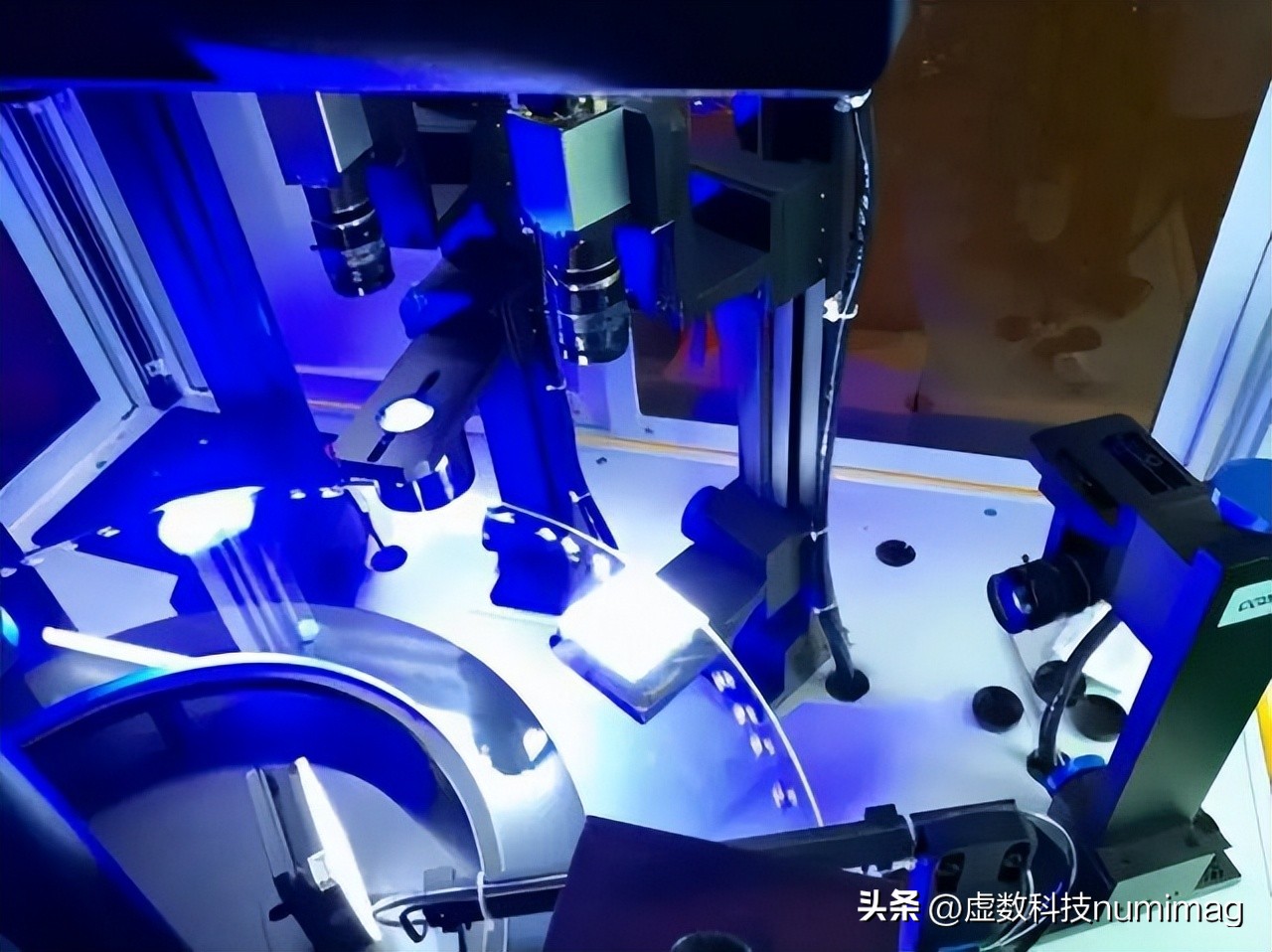 Electronic component defect detection and light source selection under ...