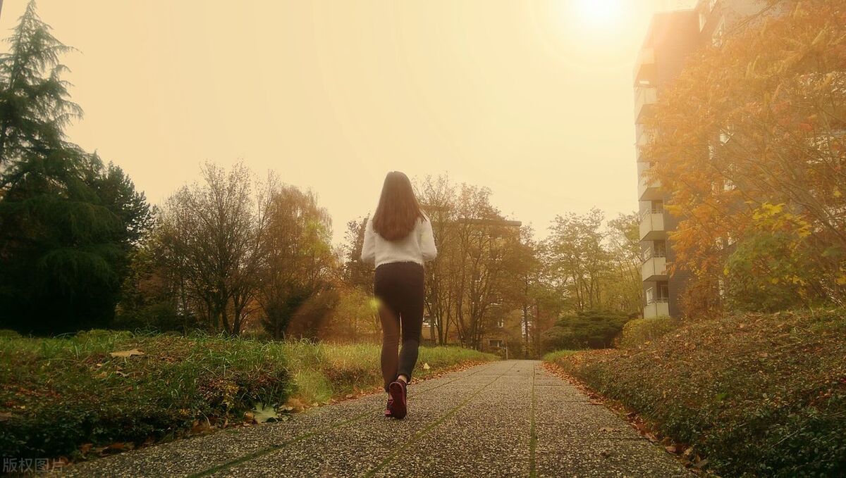 Only after watching "Long Time" did I realize that a person's life is all moving forward in ...