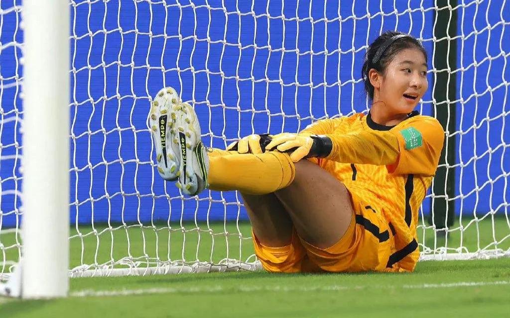The 16-year-old beautiful girl became famous in battle, and Zhao Lina's ...