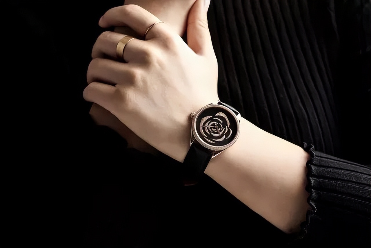 Wearing Su Xiu on the body, on the wrist, and in the hand, Su Xiu is ...