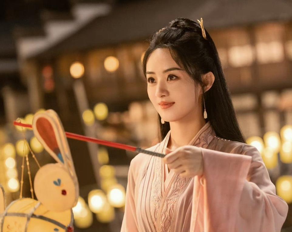 "The Legend of Shen Li" is a middle-aged idol who tries to transform ...
