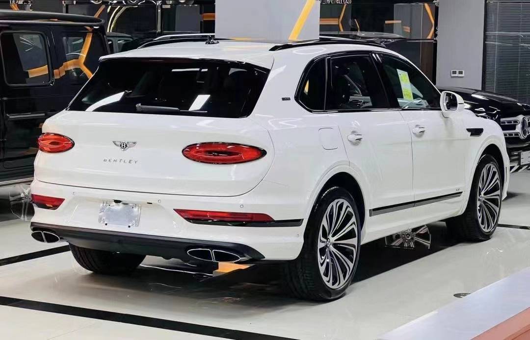 Bentley Bentayga revealed that "the rear seats were not installed ...