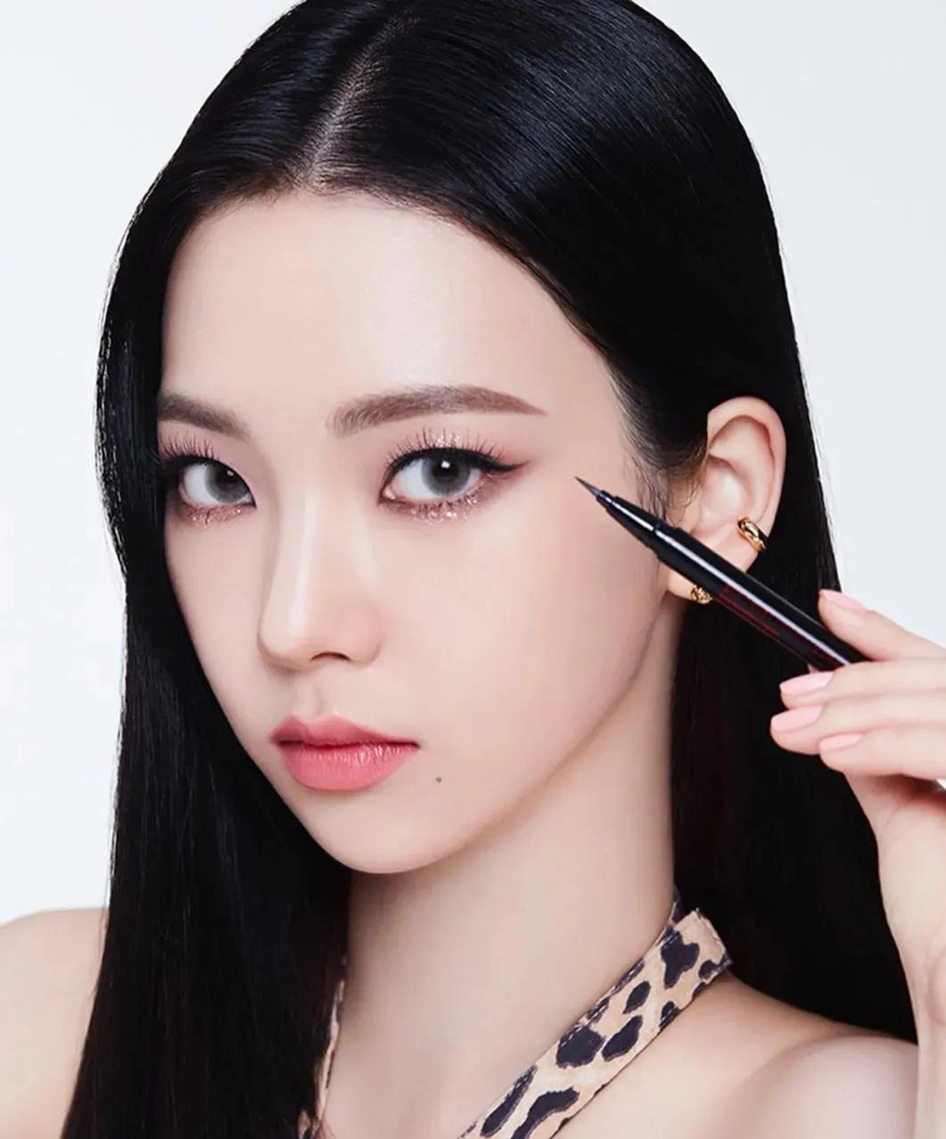 Liu Zhimin (KARINA), South Korean beauty singer, member of the girl ...
