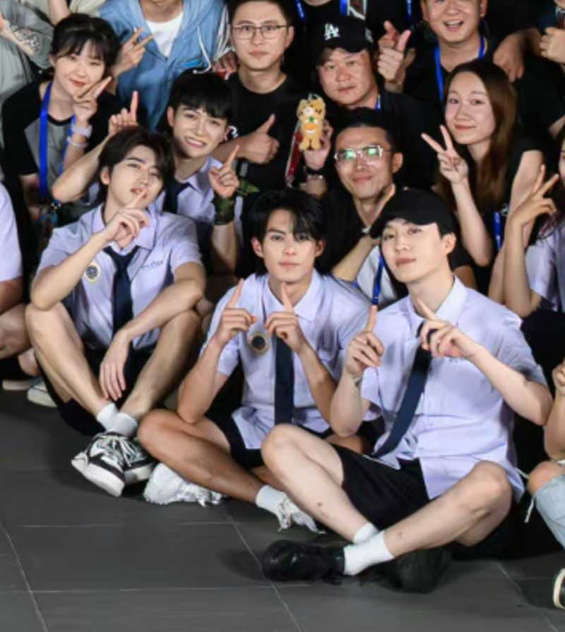 Regret! "Running 11" ends in Thailand! The group photo of Song Yuqi ...