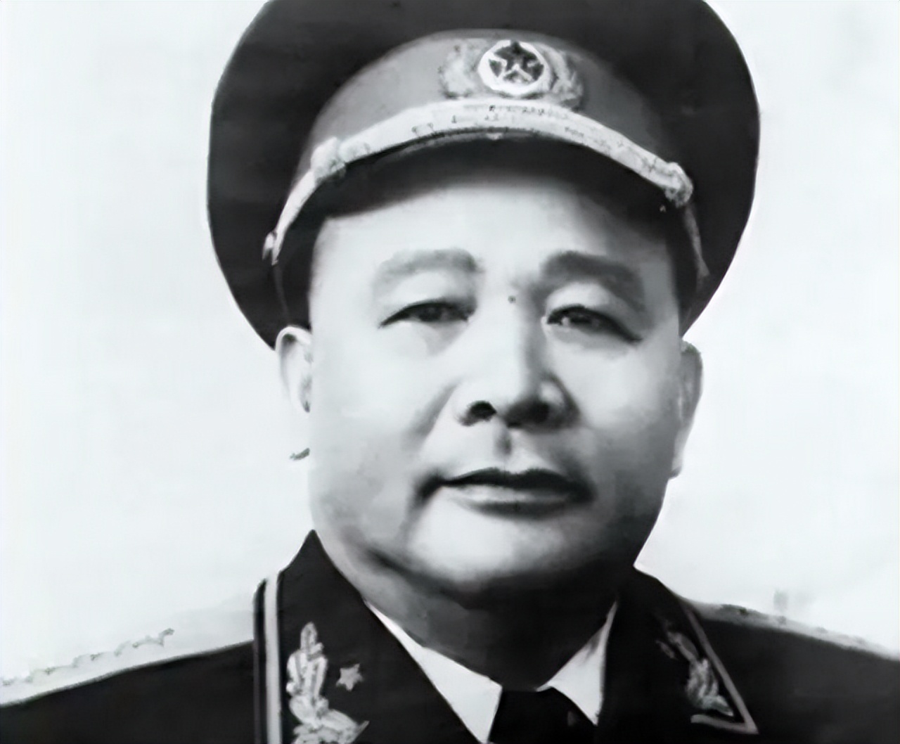 The commander was criticized in public for having problems with his ...