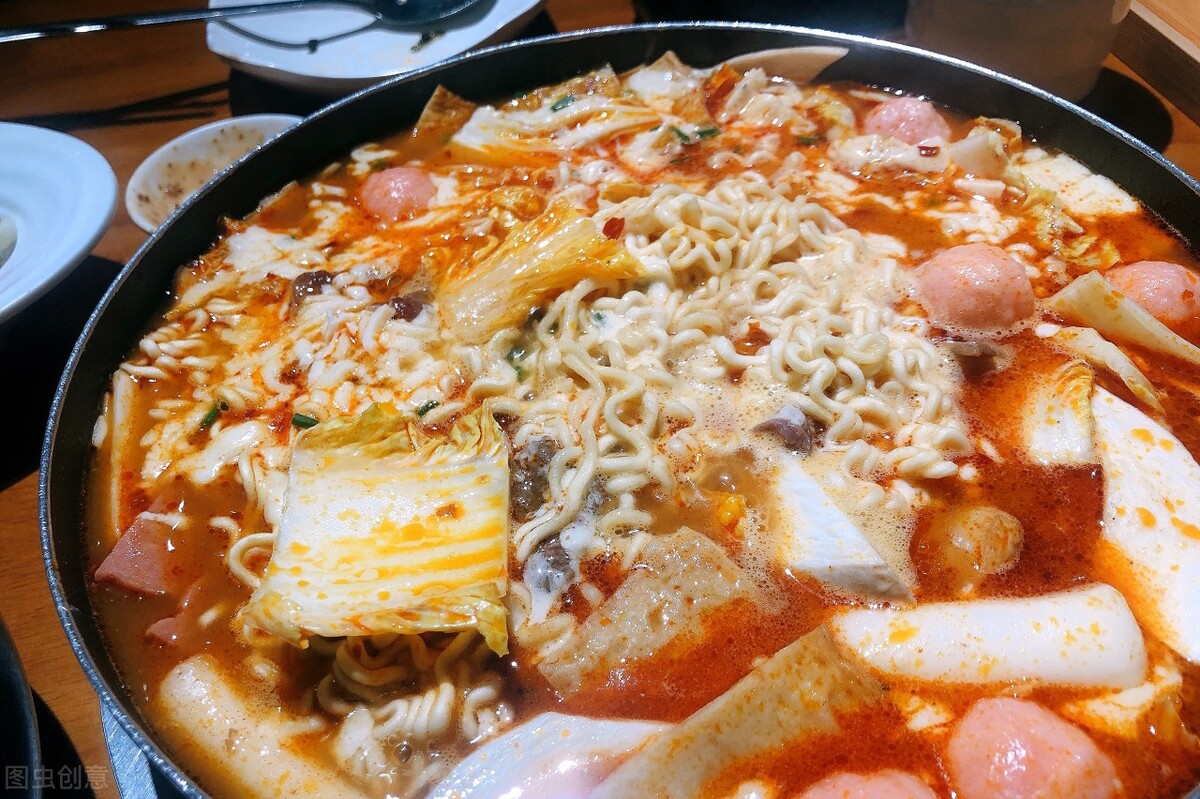 Is the Korean Army Hot Pot a hodgepodge of garbage?Why don't our people ...